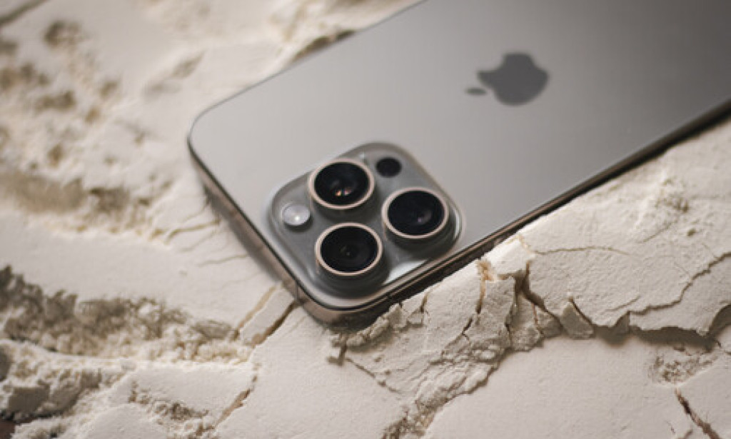 **Exploring the Advantages and Disadvantages of the iPhone 15**